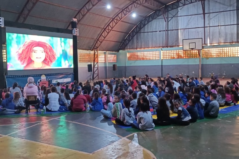 Cinema na Escola: projeto exibe longa-metragem para crianças da rede ...